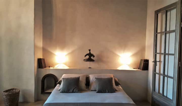 La Chambre Du 5, Pierres Médiévales & Charme, 32m² - Pézenas
