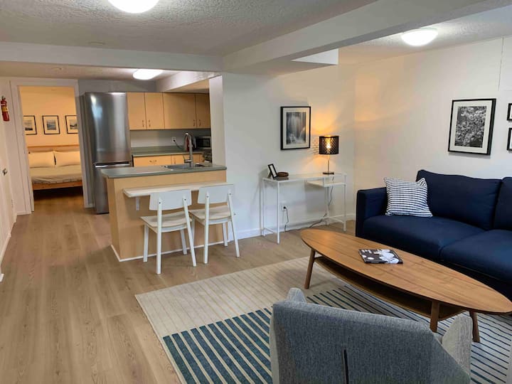 Bright & Spacious Garden Suite With Free Parking - 사니치