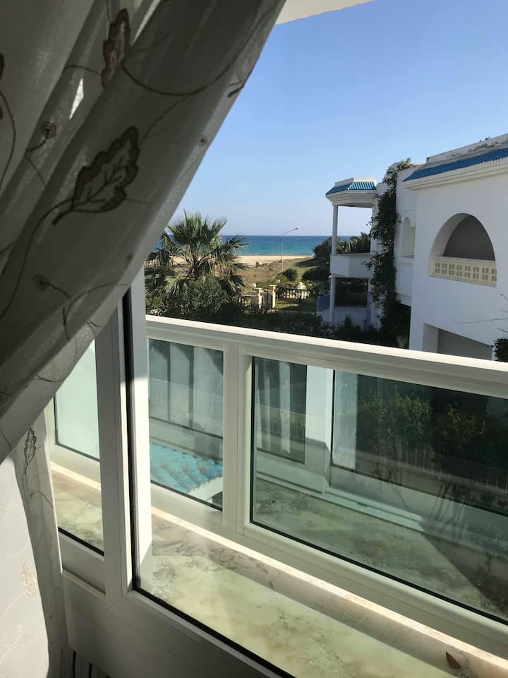 Villa De Charme Pieds Dans L'eau Avec Jardin - Hammamet