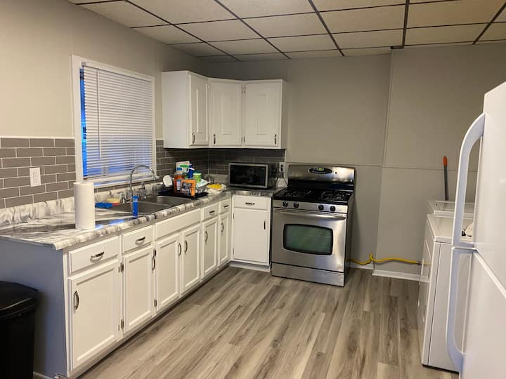 Renovated 3 Bedroom Apartment With Parking - Dallas, PA