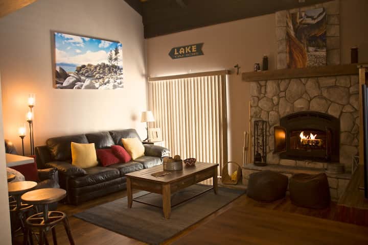 Rustic And Charming Town Home - Ski Beach, NV