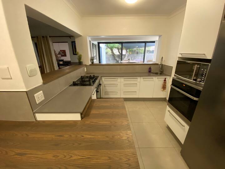 Main Beach 5 Bedroom House - Jeffreys Bay