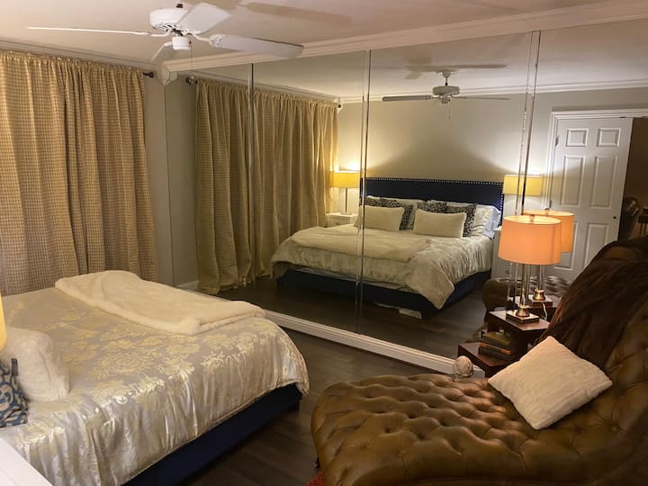 One Bedroom One Bathroom In Oaklawn #209 - Dallas, TX