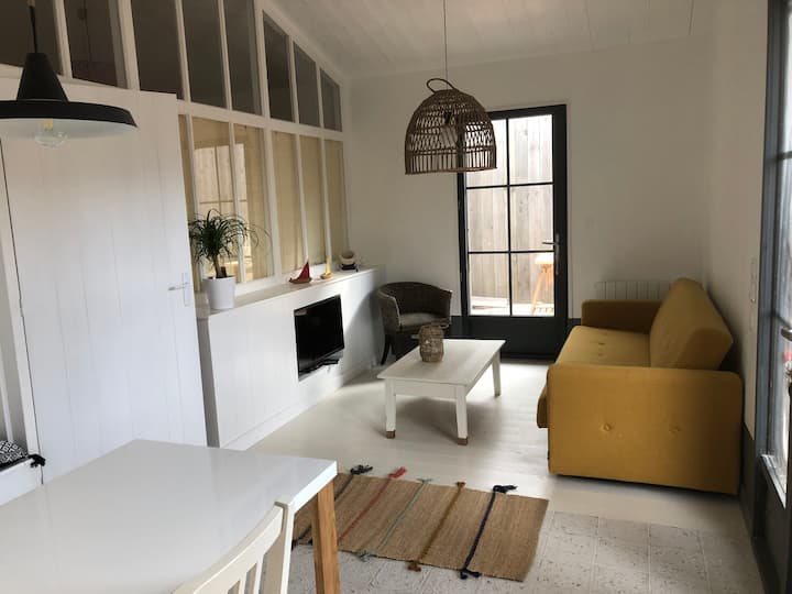 Petite Maison Avec Parking Et Terrasse Privative - Île de Ré