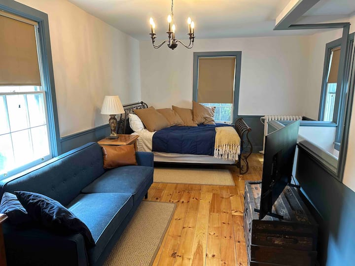 Saugerties Village Apartment - Red Hook, NY