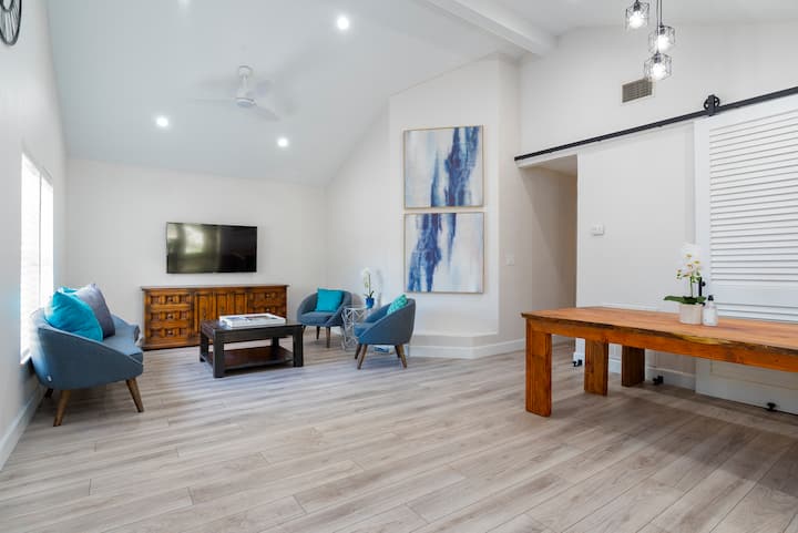 Relaxed Renovated Bungalow Near Orlando Downtown! - Orlando, FL