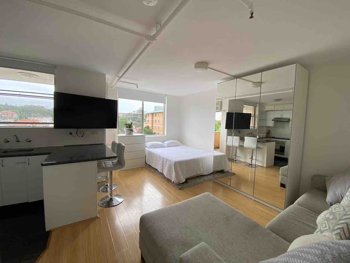 Sunny Modern Bondi Apartment With View And Pool - Woollahra