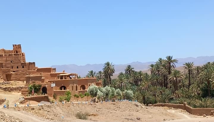 Auberge, Restaurent Vue Sur La Palmeraie. - Nkob
