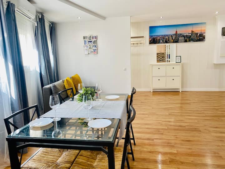 Precioso, Amplio Apartamento En Badalona - Badalona