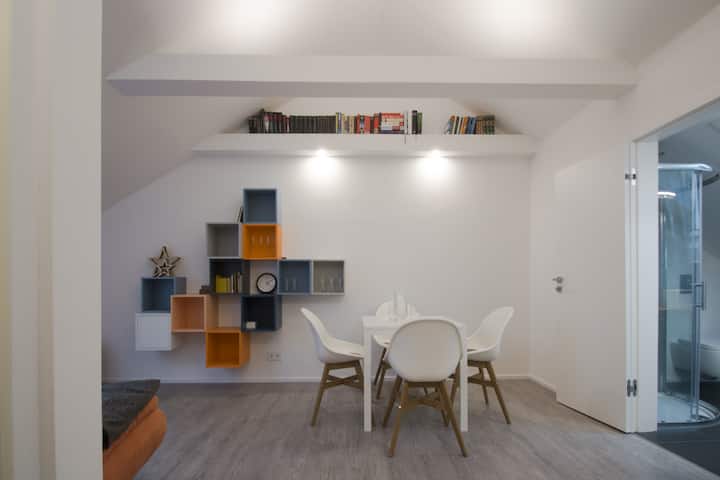 Modern Eingerichtete Dachgeschosswohnung - Esslingen