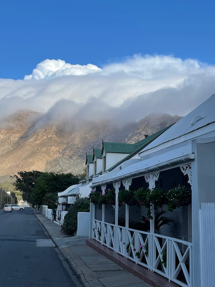 Connie’s Cottages - Carriage House - Montagu