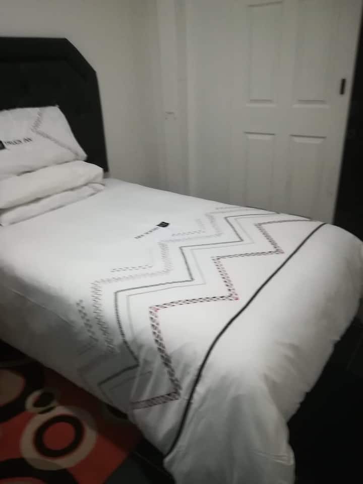 Vm Truck Inn En Suite Room With Tv - Estcourt
