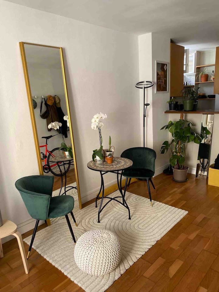 Men Shared Studio In Paris Center - Place de la République