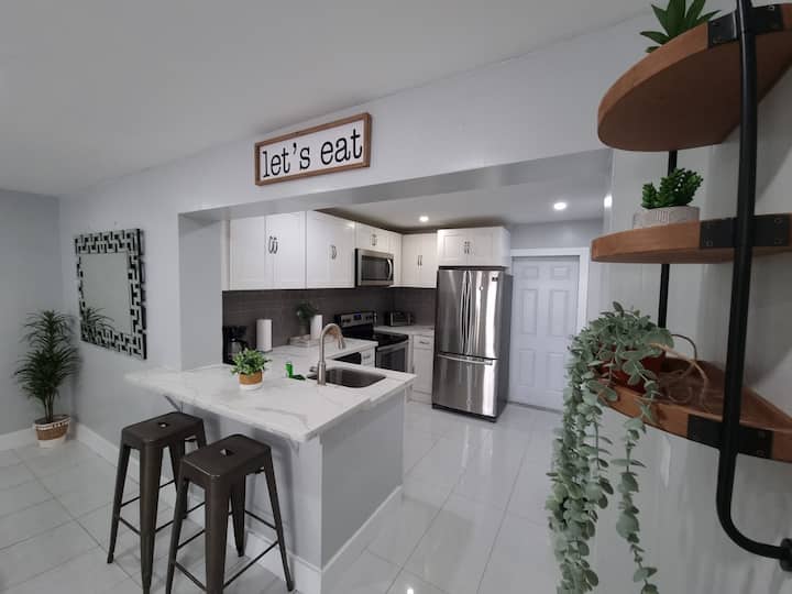Your Florida Vacation Destination - Sleeps 12 - Pembroke Pines, FL