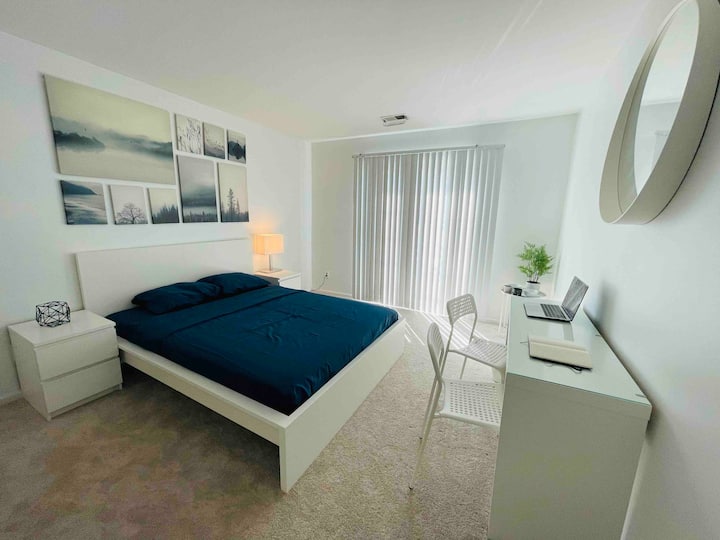Lovely 2-bedroom Condo. Calm & Nice Area - Reston, VA