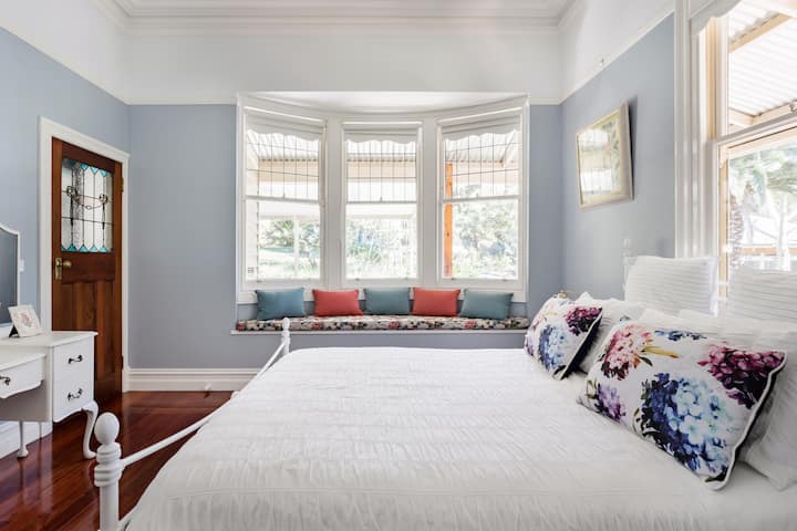 Stately Home With Gardens In Lilydale - Dandenong Ranges