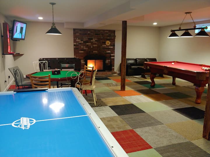 Maple View House: 9 Br, 5.5 Ba, Game Room, Sauna - North Conway, NH