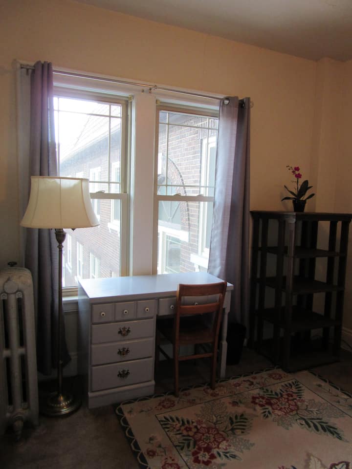 Cozy Room; Perfect Location - Cleveland, OH