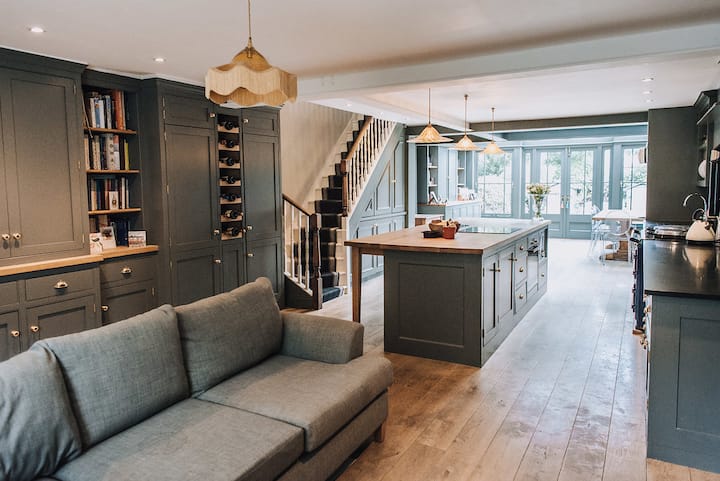 Stunning 4 Bed Battersea Townhouse - London