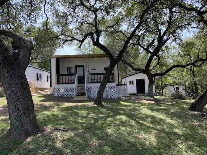Ladybug New Cute Cottage Sitting By The River - Spicewood, TX