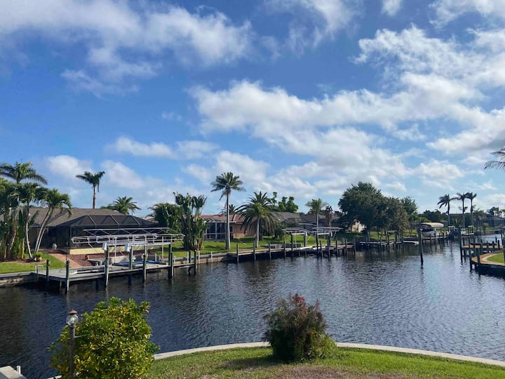 Peaceful Waterfront 3-bedroom Home With Pool - Cape Coral, FL