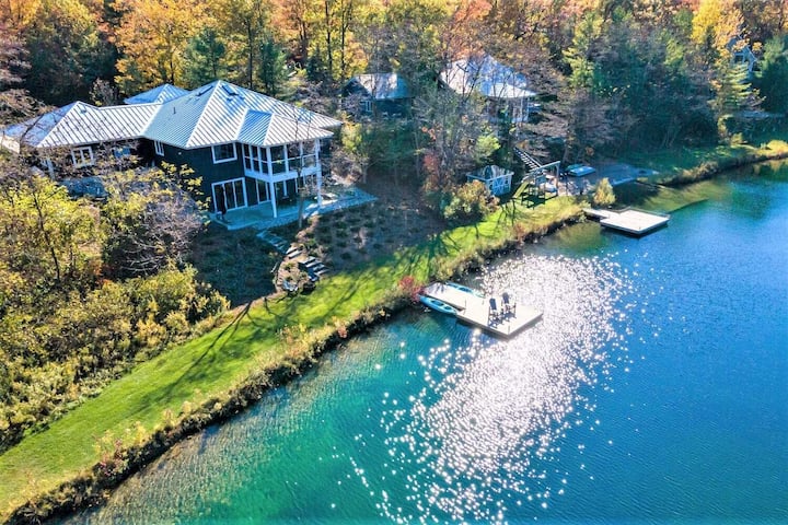 Relaxing Cottage On Wee Lake In Grand Bend - Grand Bend