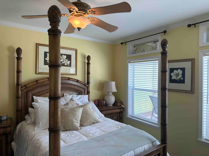 Cute Beachfront Condo With Beach View Heated Pool - Pass Christian, MS
