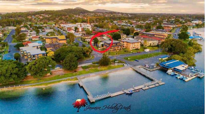 1 Minute Walk To The Lake. - Tuncurry