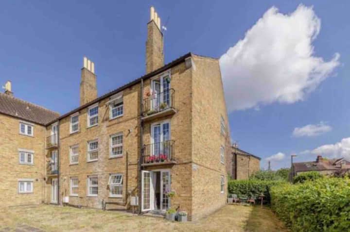 *New* Elegant & Spacious Ground Floor One Bed - Twickenham