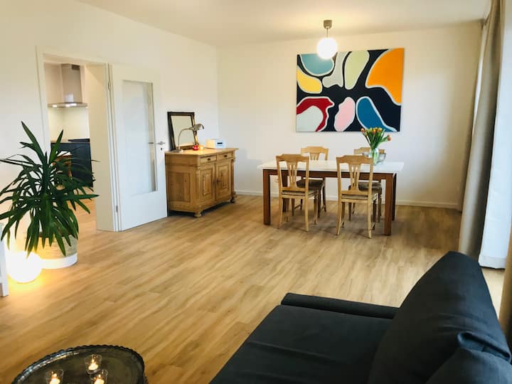 Modern Light-flooded Apartment In The Center - Mönchengladbach