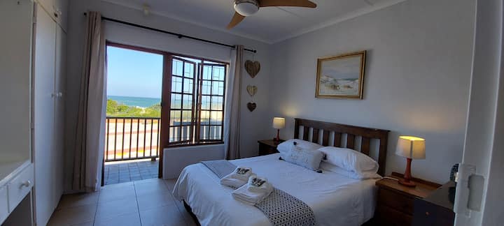 12 Settler Sands Beachfront Cottage With Sea View - Port Alfred