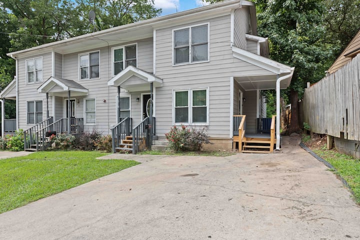 Spacious 5bd Townhouse • 2 Min To Marietta Sq - Marietta, GA