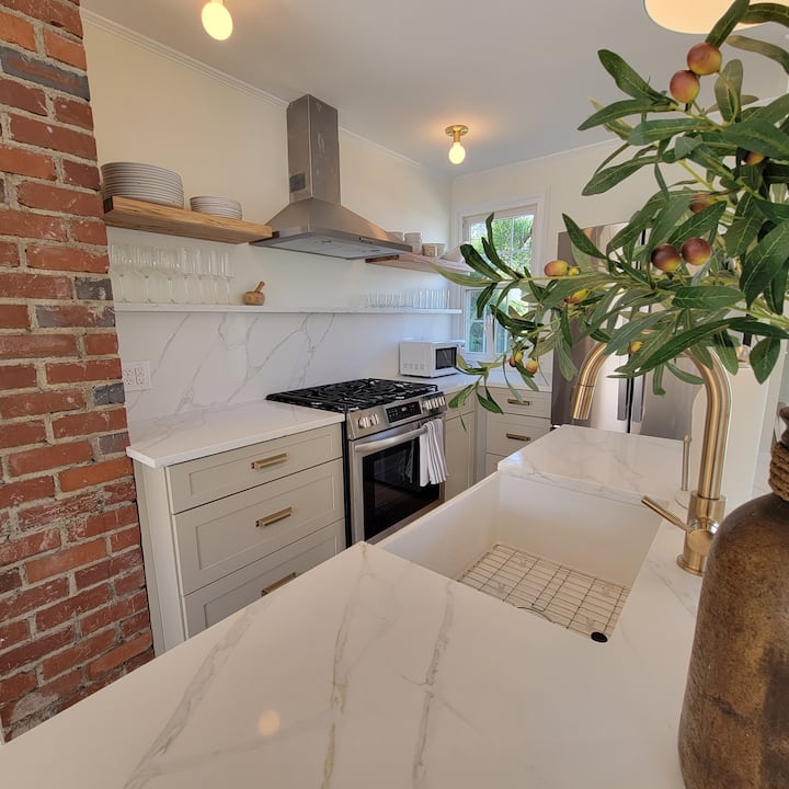 Olive Branch Cottage, Historic Park Circle - Charleston, SC