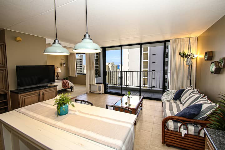 Ocean View Lanai! Relaxing 1br In Waikiki W/ Pkg - Honolulu, HI
