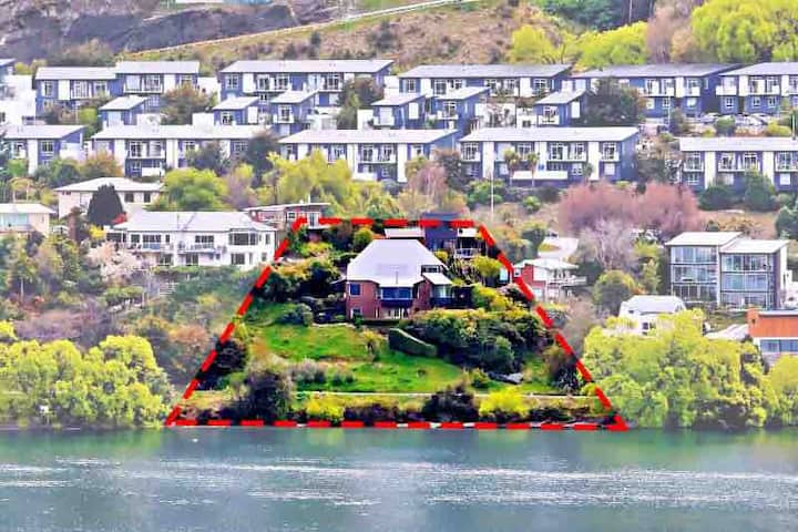 Absolutely Lake Front House - 5 Mins To Town - Queenstown, New Zealand