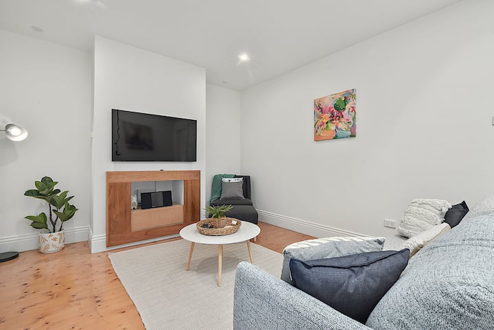 Character Cottage On Cbd Fringe - 