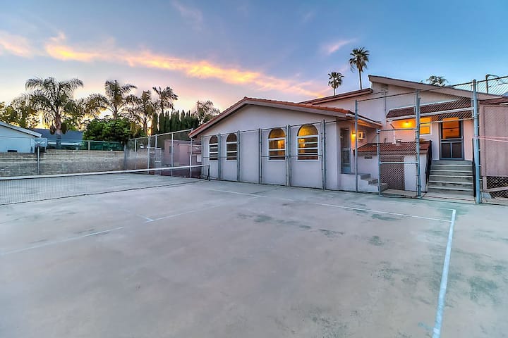 A Huge Studio-type Room In A Luxury Home - Upland, CA