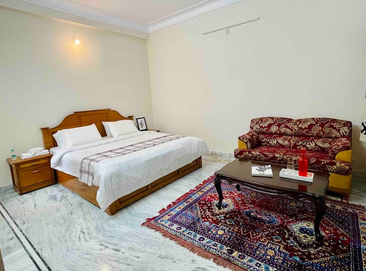 Spacious Cozy Room At Ace Location •Clean & Safe• - Hyderabad