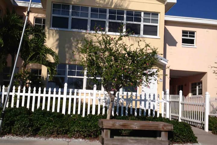 A Great Place To See Dolphins,manatees,boats Go By - Indian Rocks Beach, FL