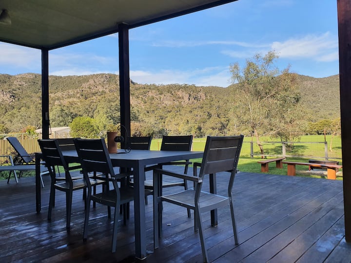 Amazing Location & Views. "Glendene" Halls Gap. - Halls Gap