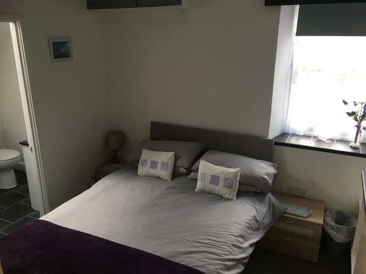 1 En Suite Accommodation Above The Pirate Inn - Penzance