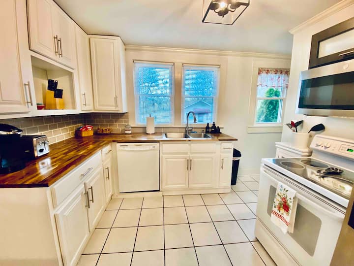Guest Favorite, Near Everything, Love This House! - Cleveland, TN