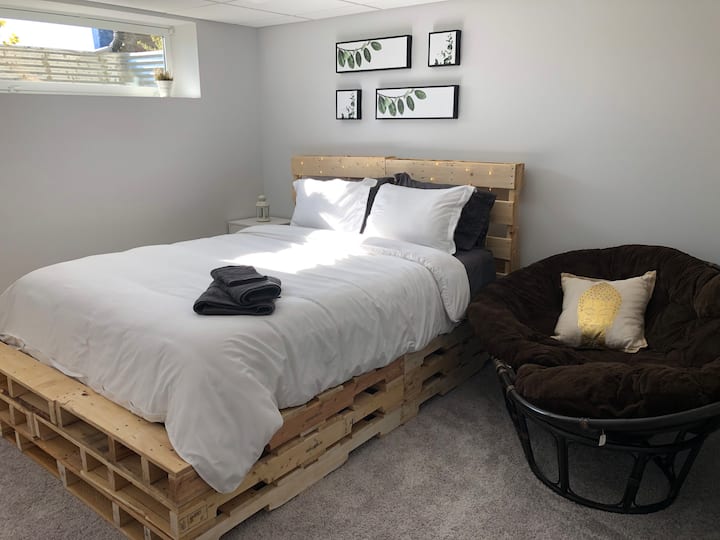 Cozy, Private Basement Suite - Regina