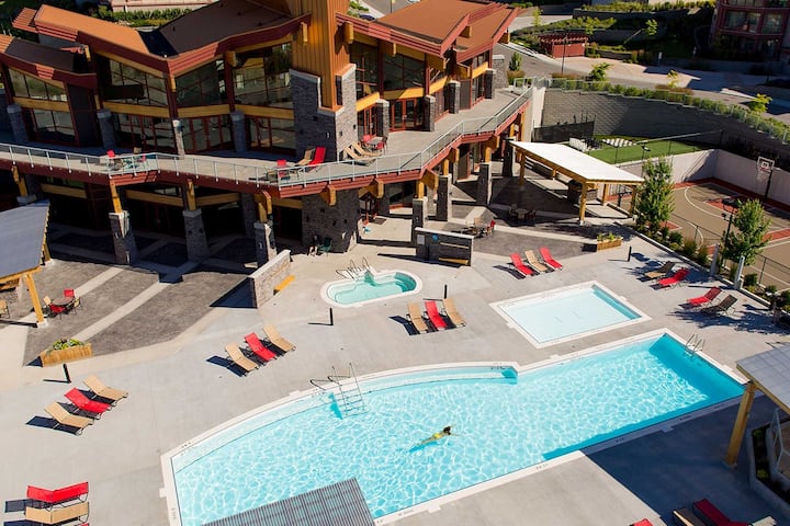 Incredible View With Pool, Hot Tub And Sauna - West Kelowna