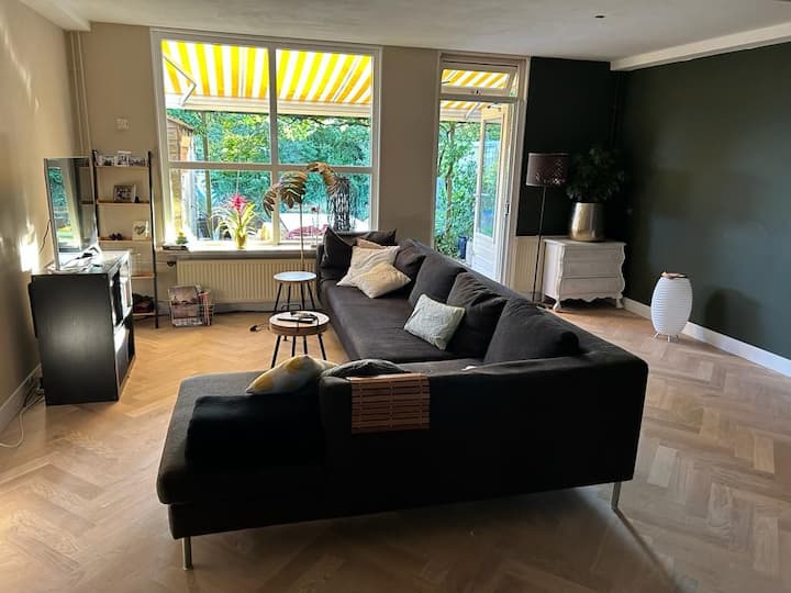 Woning Aan Het Water. - Bergen