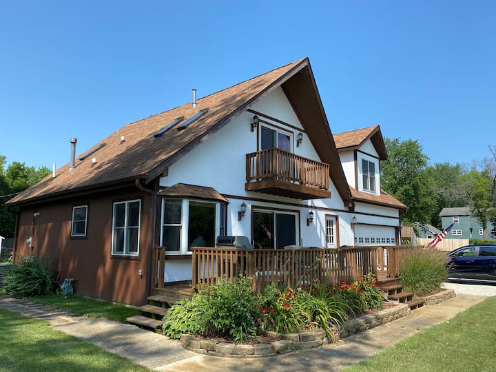Lake House On Chain O’ Lakes. Antioch Il - Splash Pad, Lindenhurst