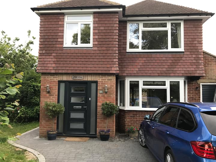 Modern, Clean & Bright Room In Reigate - Redhill