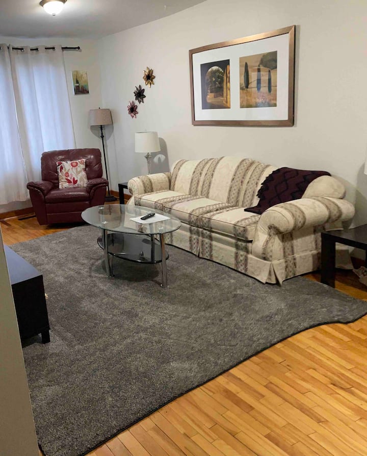 3 Bedroom 2 Bath + Free Laundry, Parking - Thunder Bay