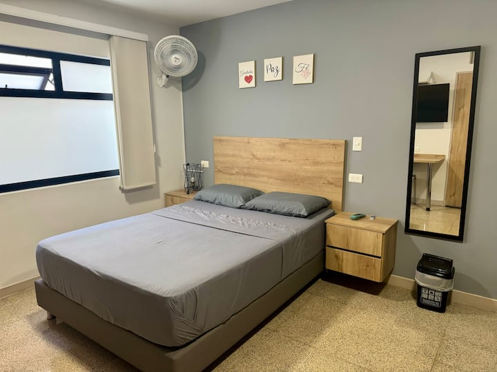 3. Hermoso Apartaestudio En Laureles, Medellín - Medellin, Antioquia, Colombia