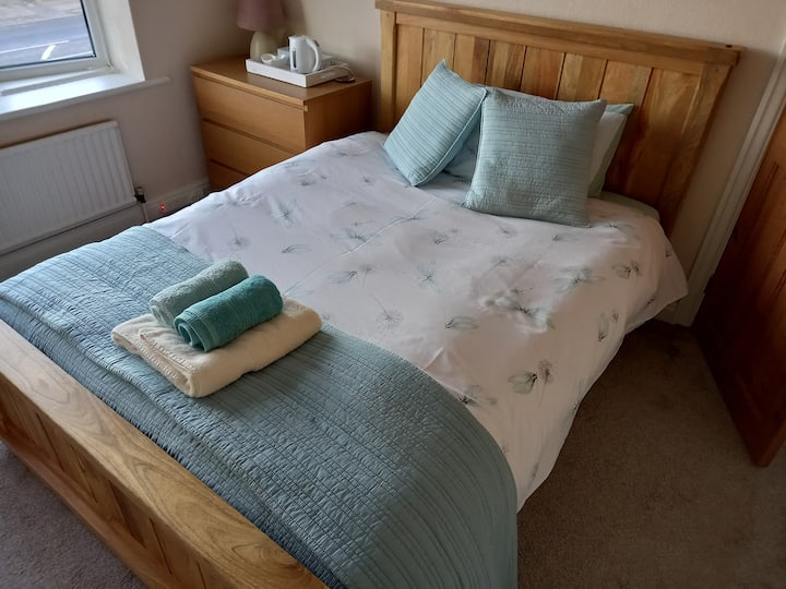Cosy Double Room In A Shared Home. - Bolton, UK
